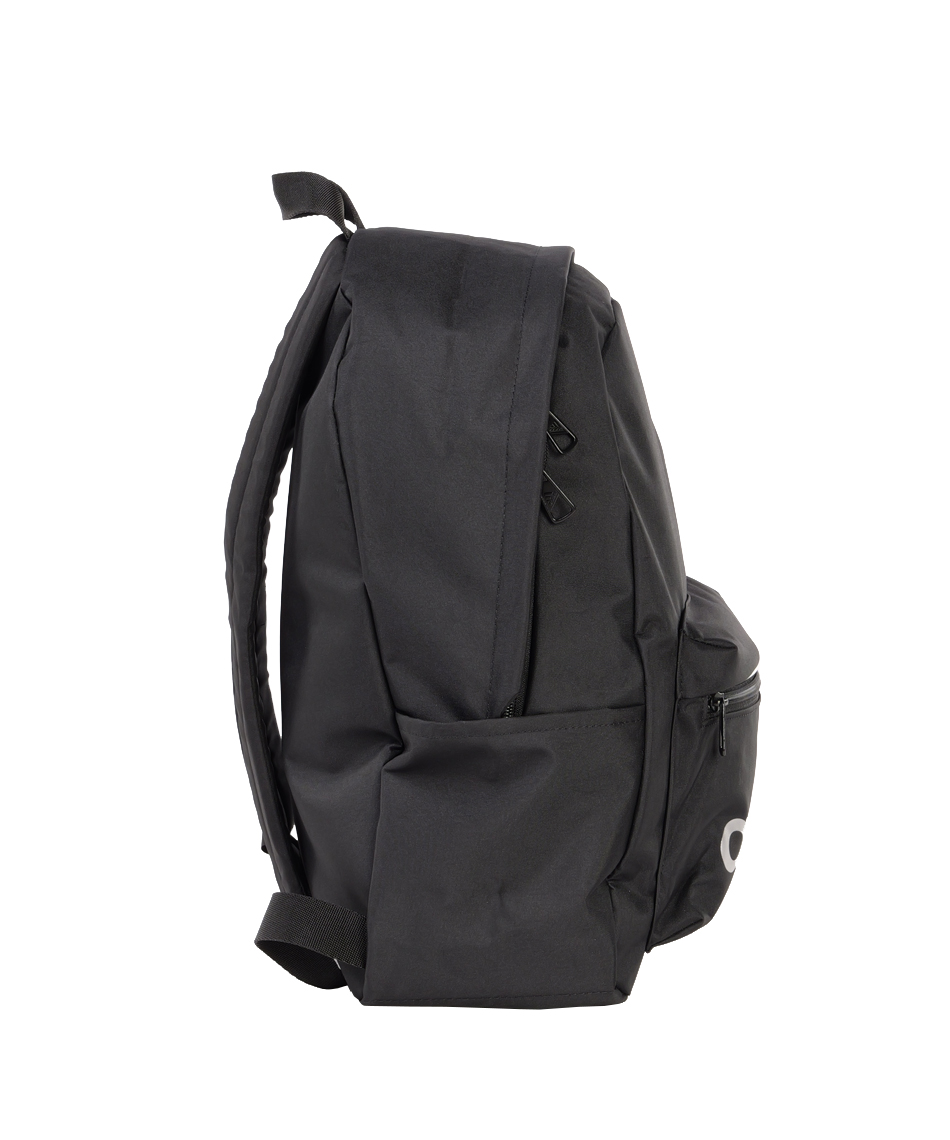 リュック 20.2L リニア エッセンシャルズ バックパック KNN48-IP9199 | スポーツ用品ならヒマラヤオンラインストア【公式】